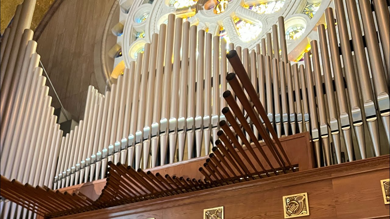Epic cathedral organ fanfare - YouTube