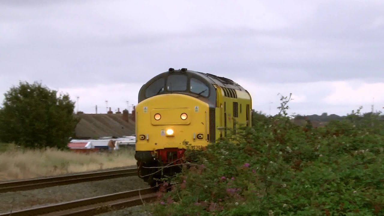 Prestatyn 11.9.2013 - Network Rail 97302 Class 37 97 - YouTube