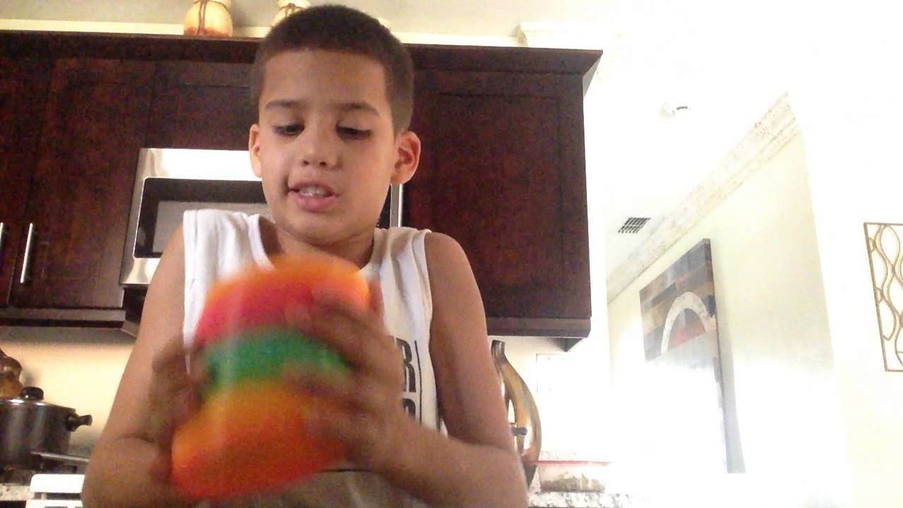 How a slinky work and a cool trick - YouTube