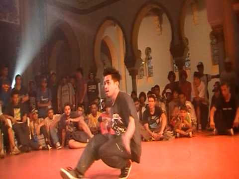 Bboy Nintendo(FLavaz Army Crew) Vs Bboy Mouse (Floor Gangz ) - YouTube