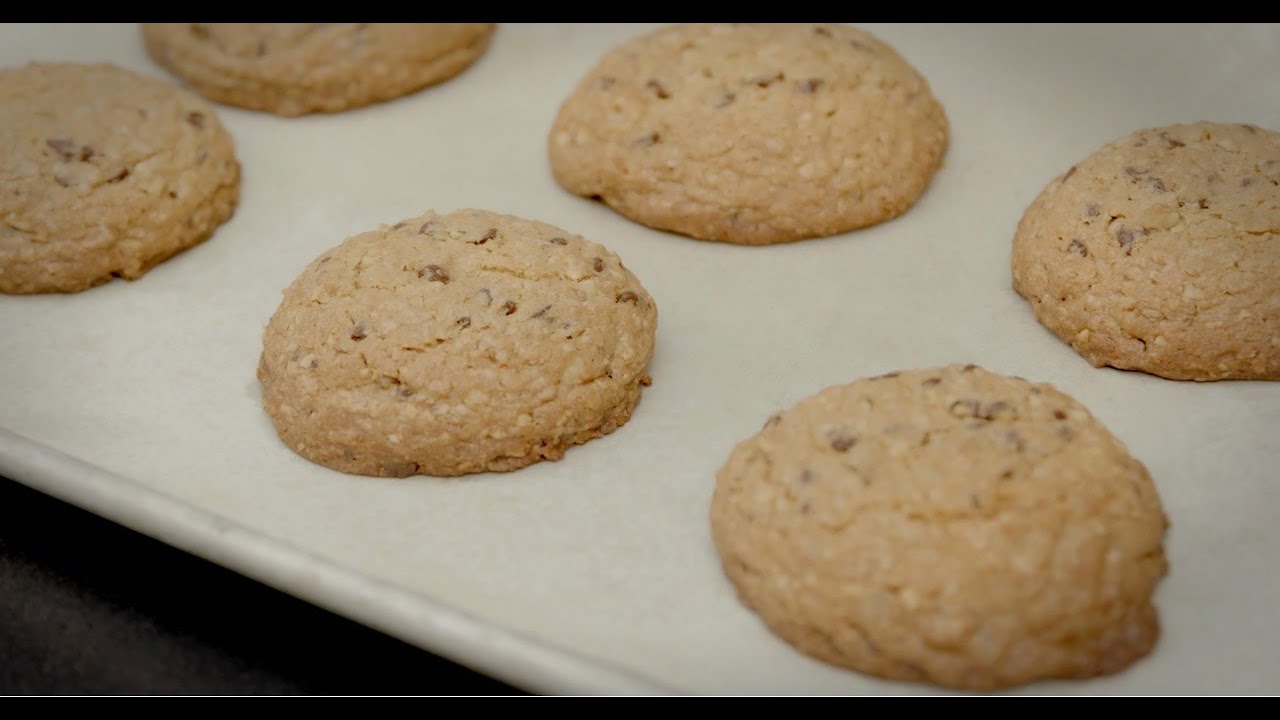 The official recipe: DoubleTree chocolate chip cookies | Hilton | How ...