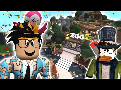 TOURING AN AMAZING AND EXPENSIVE BLOXBURG ZOO... hopefully I don't get ...