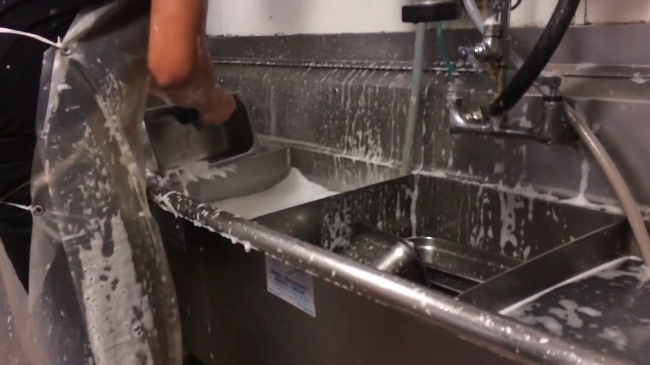 Chipotle washing dishes #satisfying - YouTube