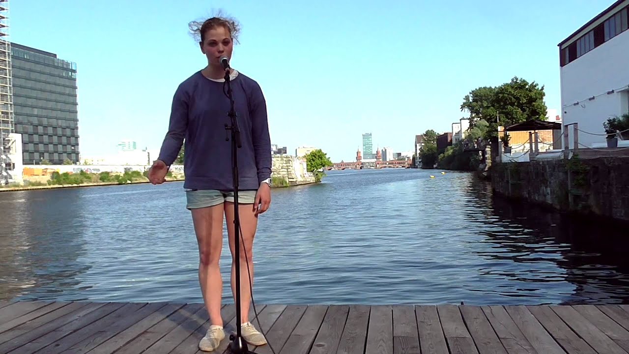 Slyle Gig #17: Julia Eckert - Unsichtbar (Poetryslam) - YouTube