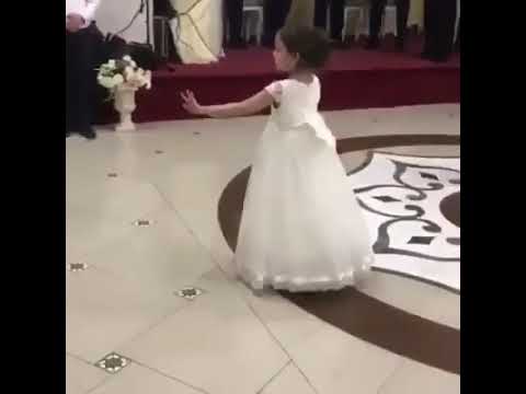 Uşağın ləzginka rəqsi