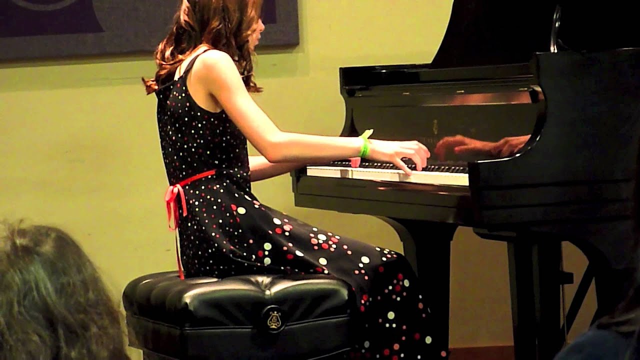 Bach: Prelude in F major BWV 927 - YouTube