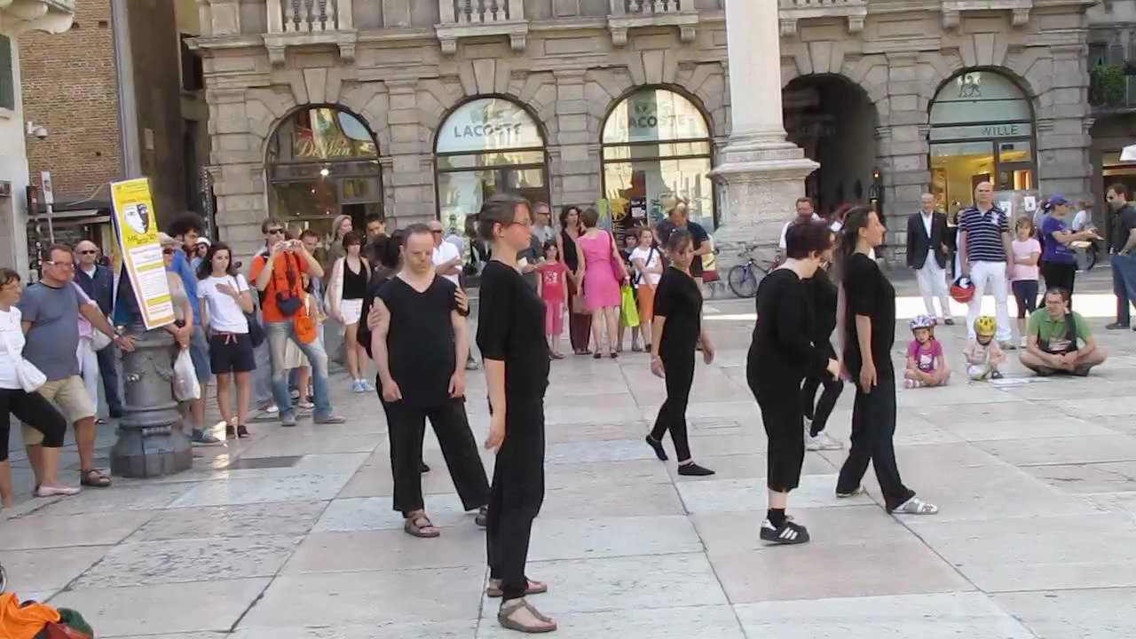 Street Dance Performance in Verona, Italy - YouTube