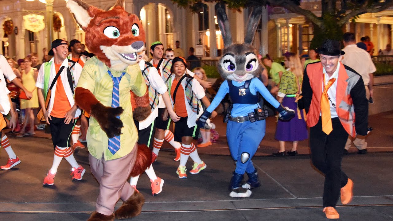 Nick Wilde & Judy Hopps Dance w/ Zootopia Party Patrol at Mickey's Not ...