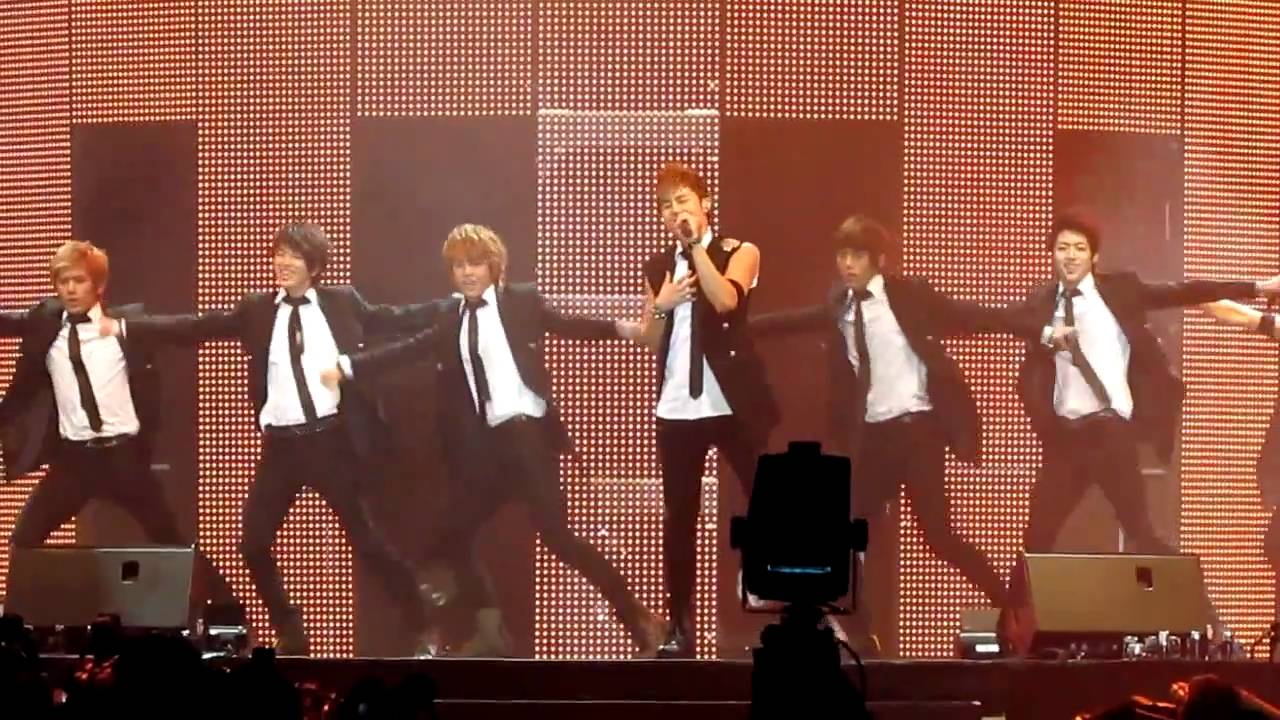 Infinite - She's Back [Kpop Night Fancam] - YouTube