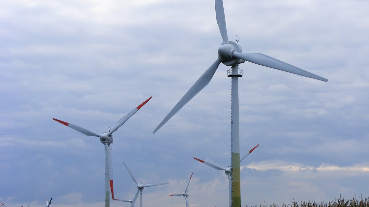 Windpark Midlum mit 70 x Enercon E-40 Windkraftanlagen auf 32 m Turm ...