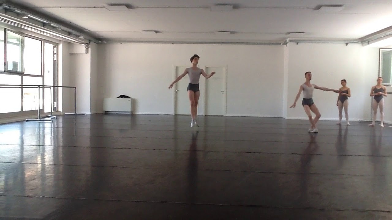 ROND D JAMBE EN L'AIR SAUTE & SISSONNE TOMBEΕ & SISSONNE OUVERTE PAR ...