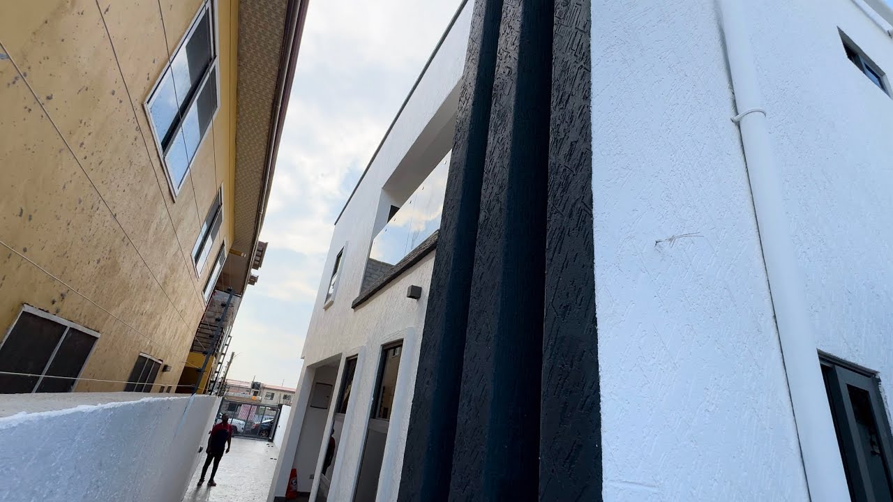 $150K Lakeside Estate 3-Bedroom House | Ante Room, BQ, & Modern ...