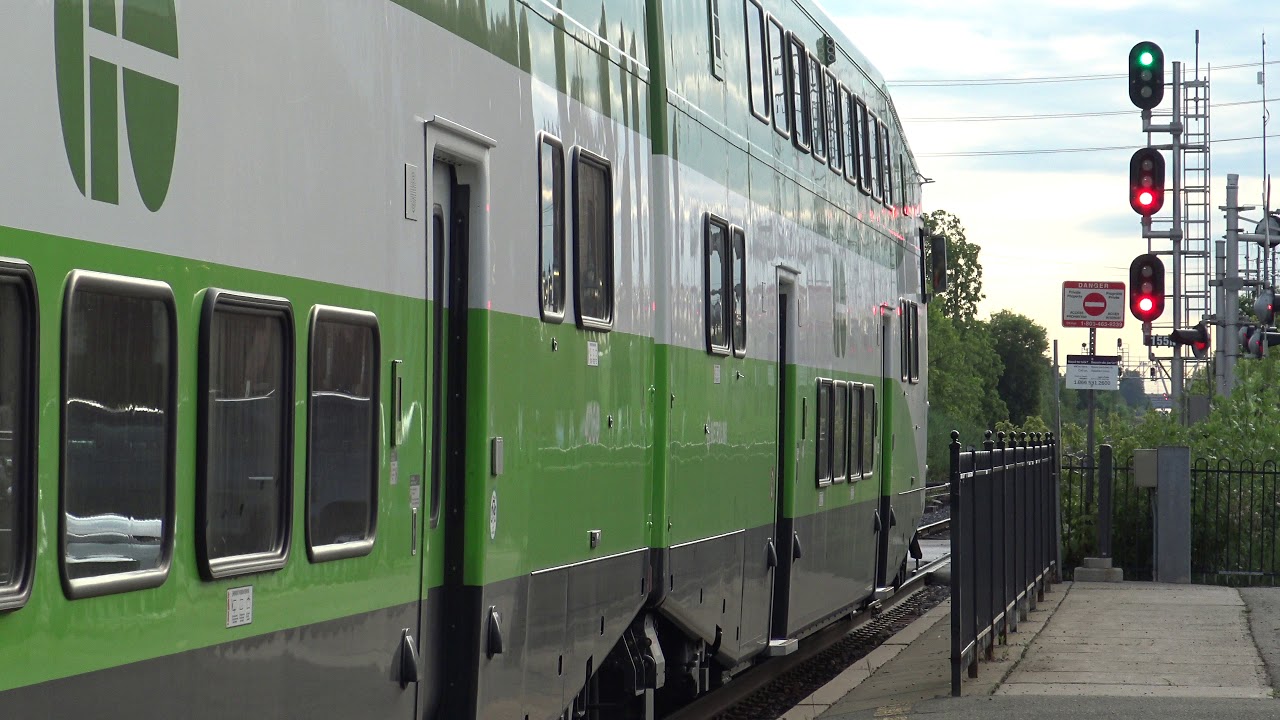 [4K!] A GO Train accepts a clear signal at Brampton, Ontario! - YouTube