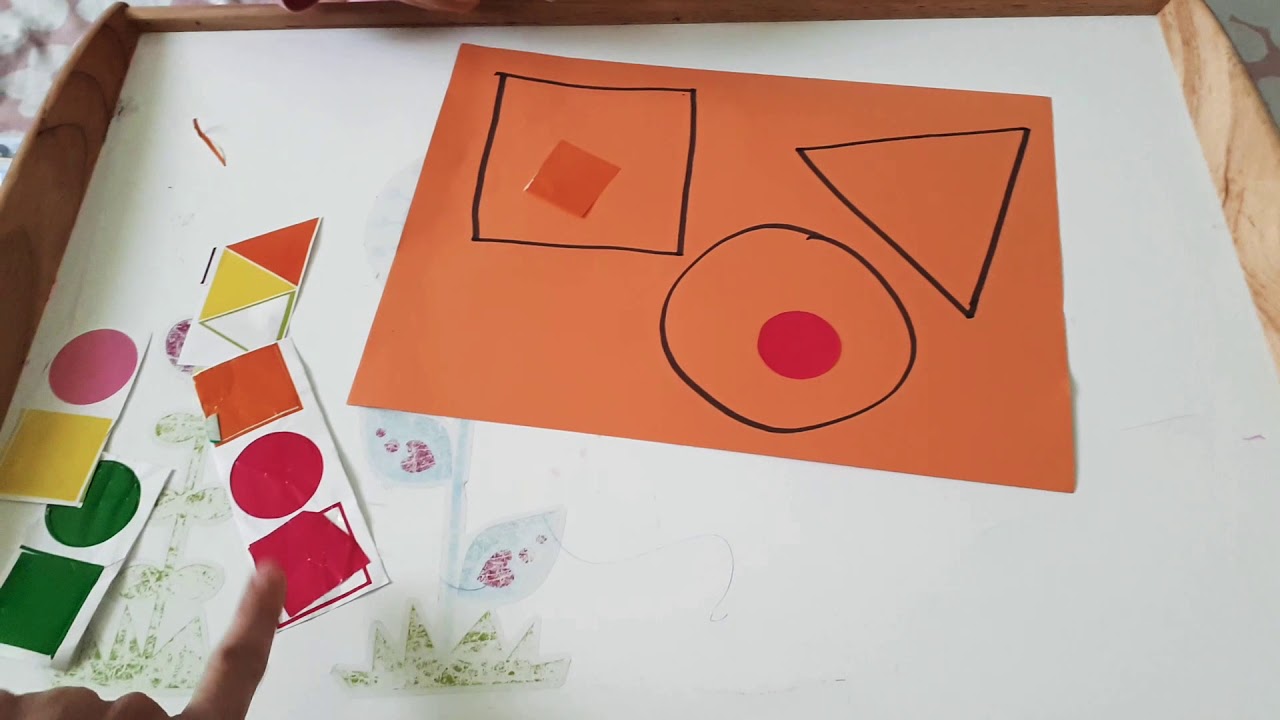 83🍃 Coller des gommettes à l'intérieur d'une forme | L'espace - YouTube