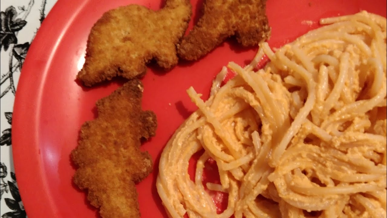 spaghetti en crema con Nuggets de pollo / una comida fácil, deliciosa y ...