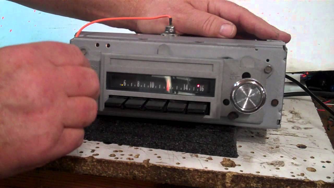 1969 Pontiac GTO original AM radio - YouTube