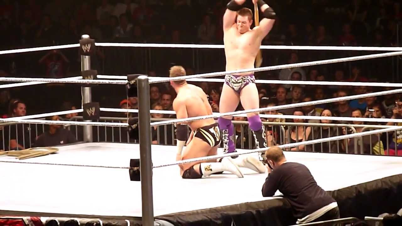 2011 WWE Raw World Tour - Take 034 (The Miz VS Alex Riley). - YouTube