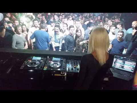 Brigitta Bulgari DJ Set in Consolle alla discoteca The Mond 2016