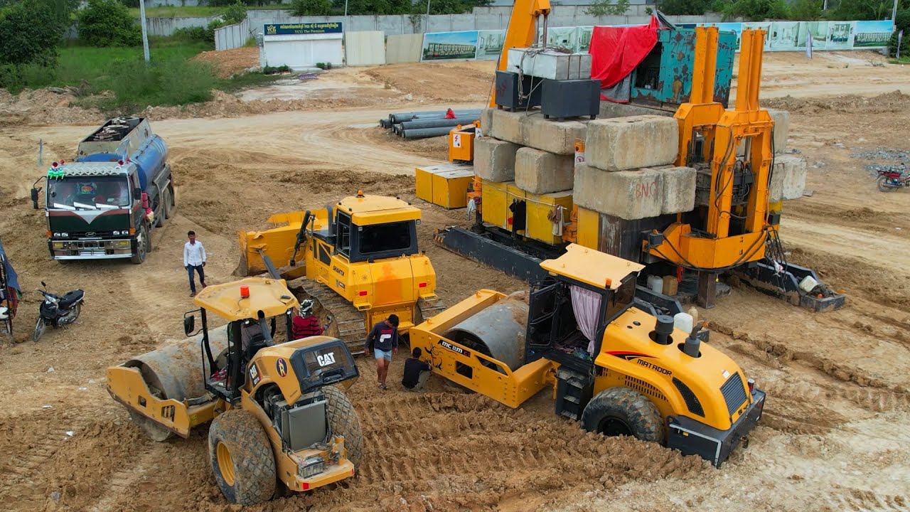 Roller Stuck In Mud,Moto Grader And Bulldozer Contruction Road - YouTube