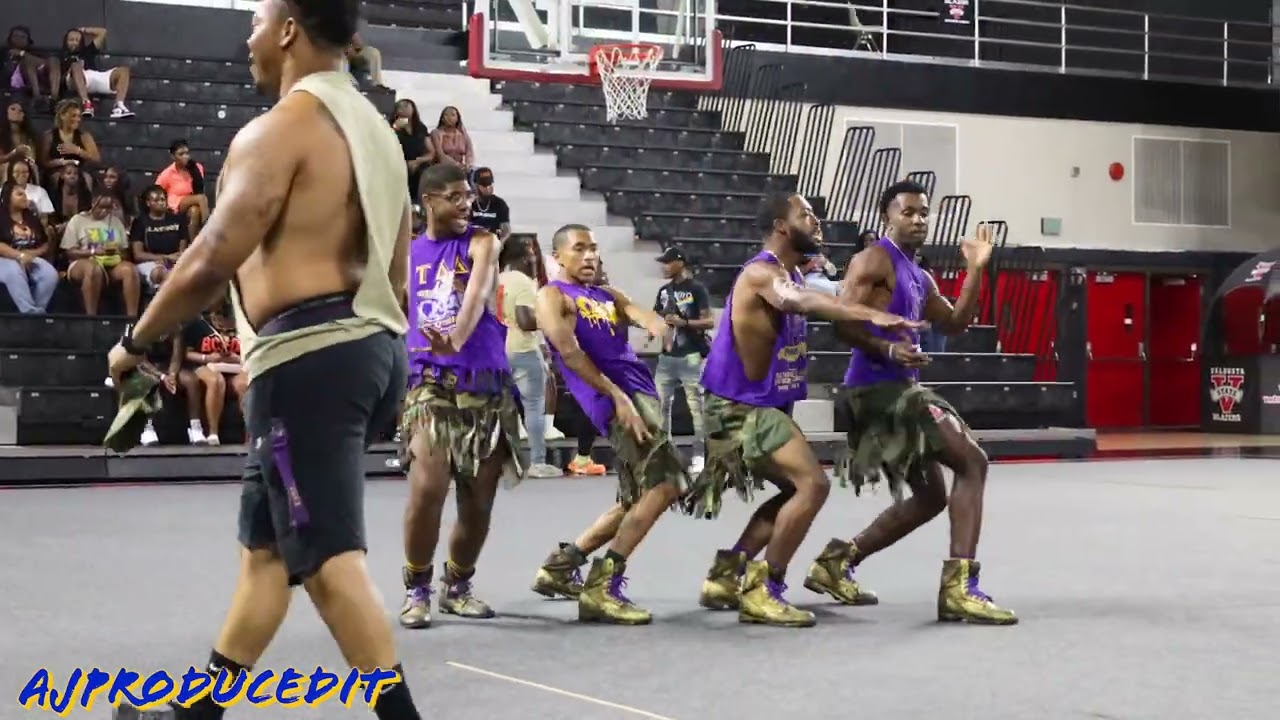 Omega Psi Phi Stroll | Ques Hop at Valdosta State Yardshow - YouTube