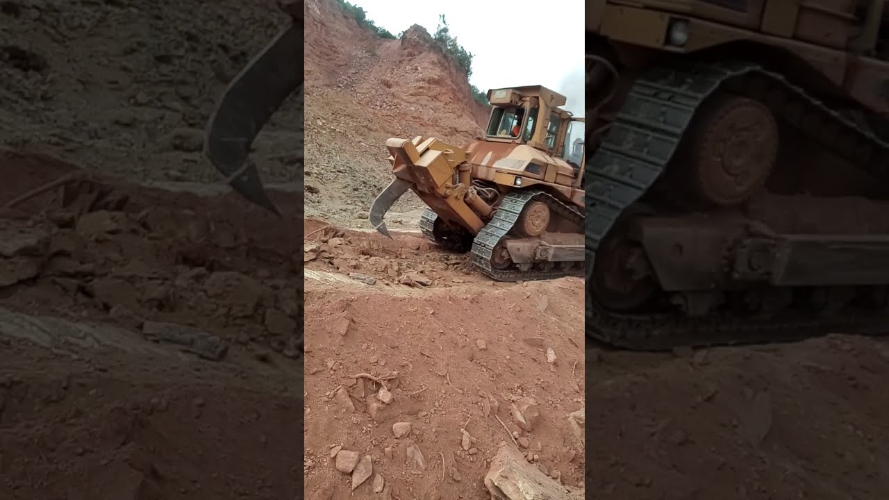 d8 Dozer Ripping and Pushing Limestone On The Edge Of Dangerous ...