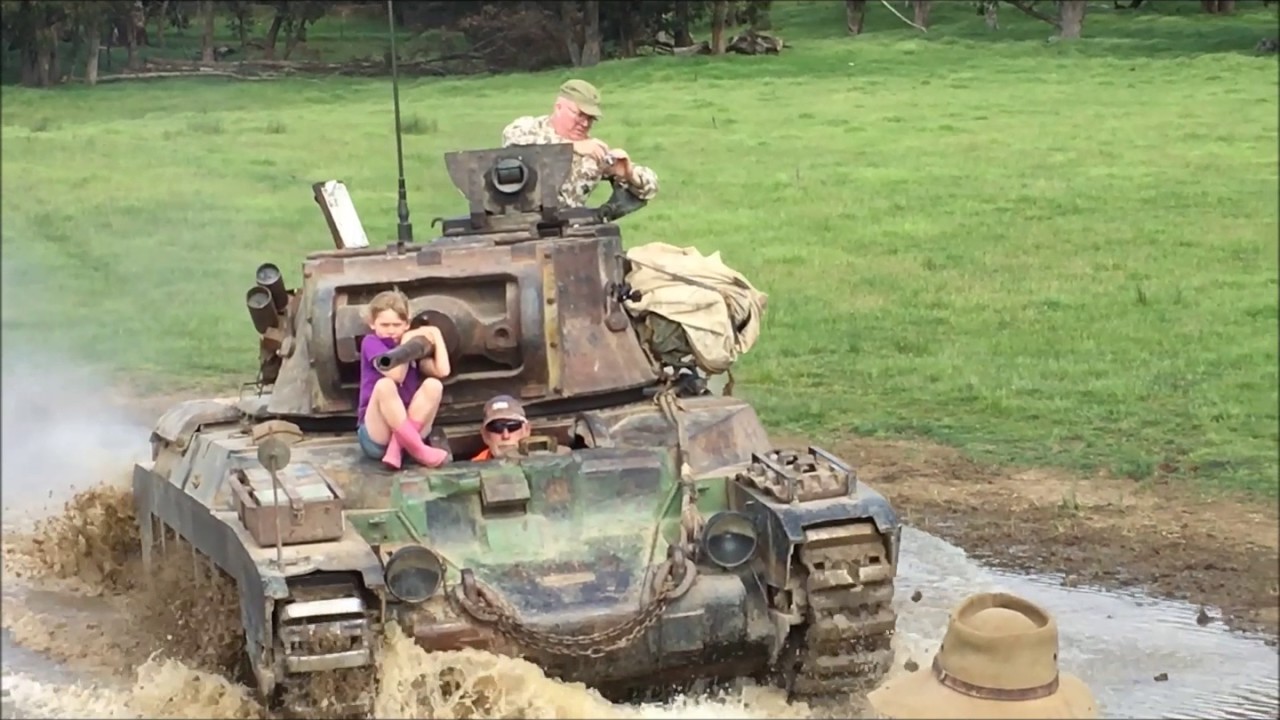 Operating Matilda Mk IIa* Infantry Tank - YouTube