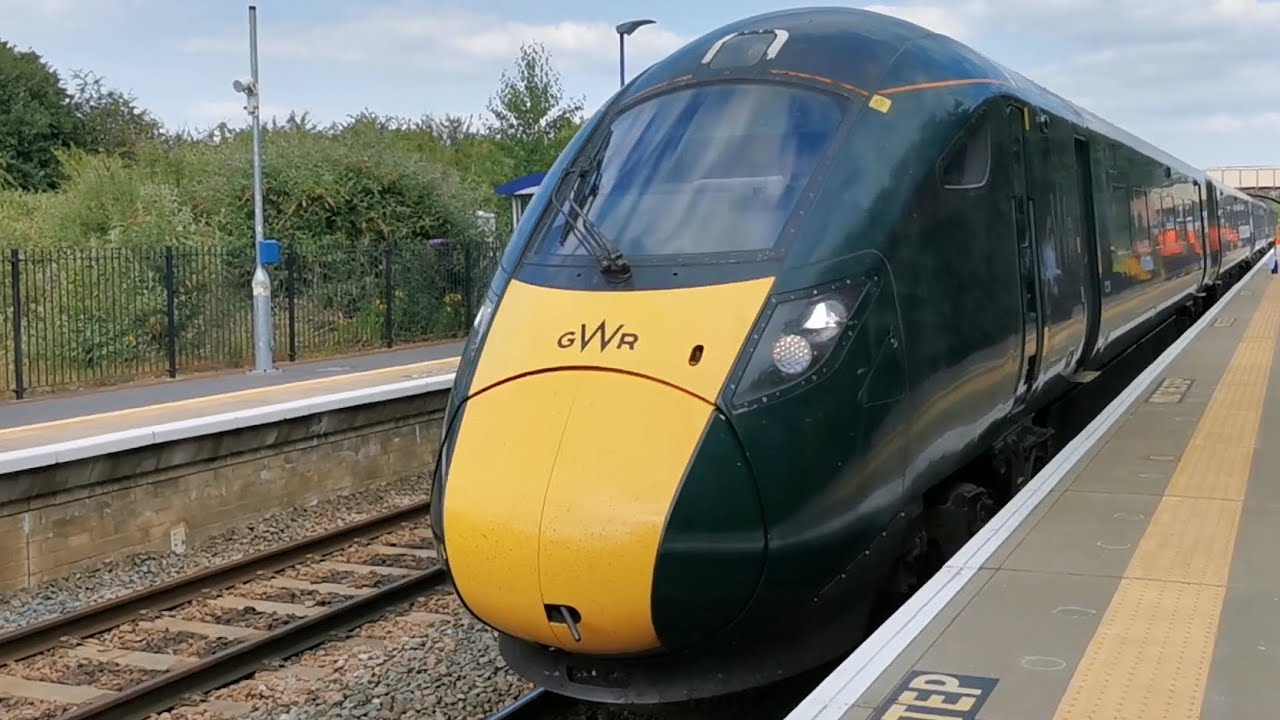 GWR Class 802 802016 5-Car IET Bi-Mode MU Arrives Honeybourne heading ...