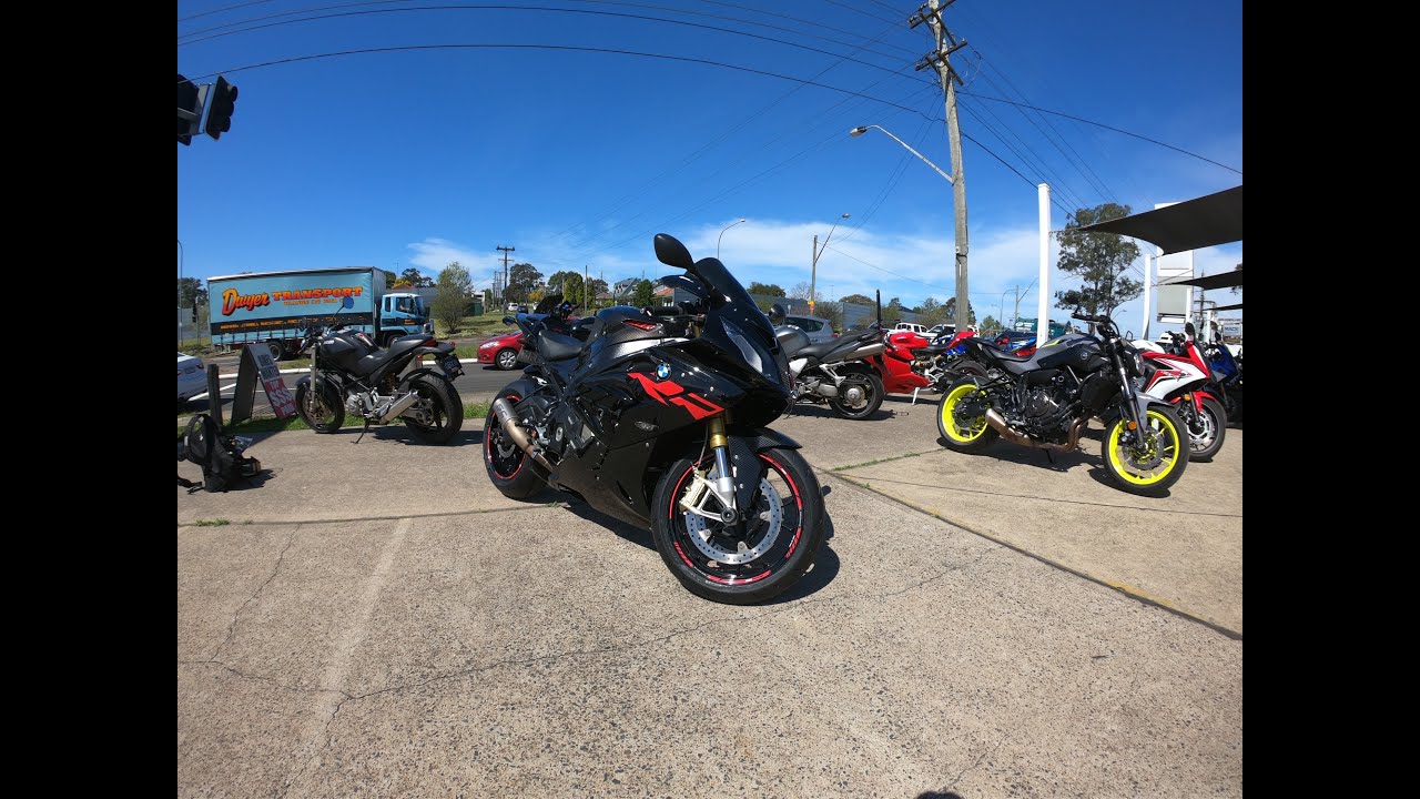 BMW S1000RR 2016 NEW DUNLOP Q3 plus tyres - YouTube