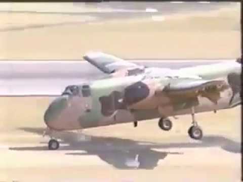 Amazing wheelbarrow stunt at airshow RAAF Caribou - YouTube