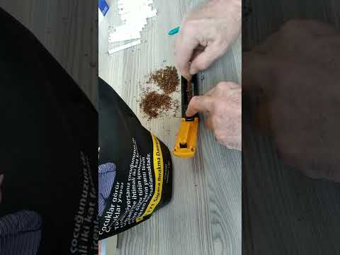 Camel tütün ile el makinasında sigara sarma...