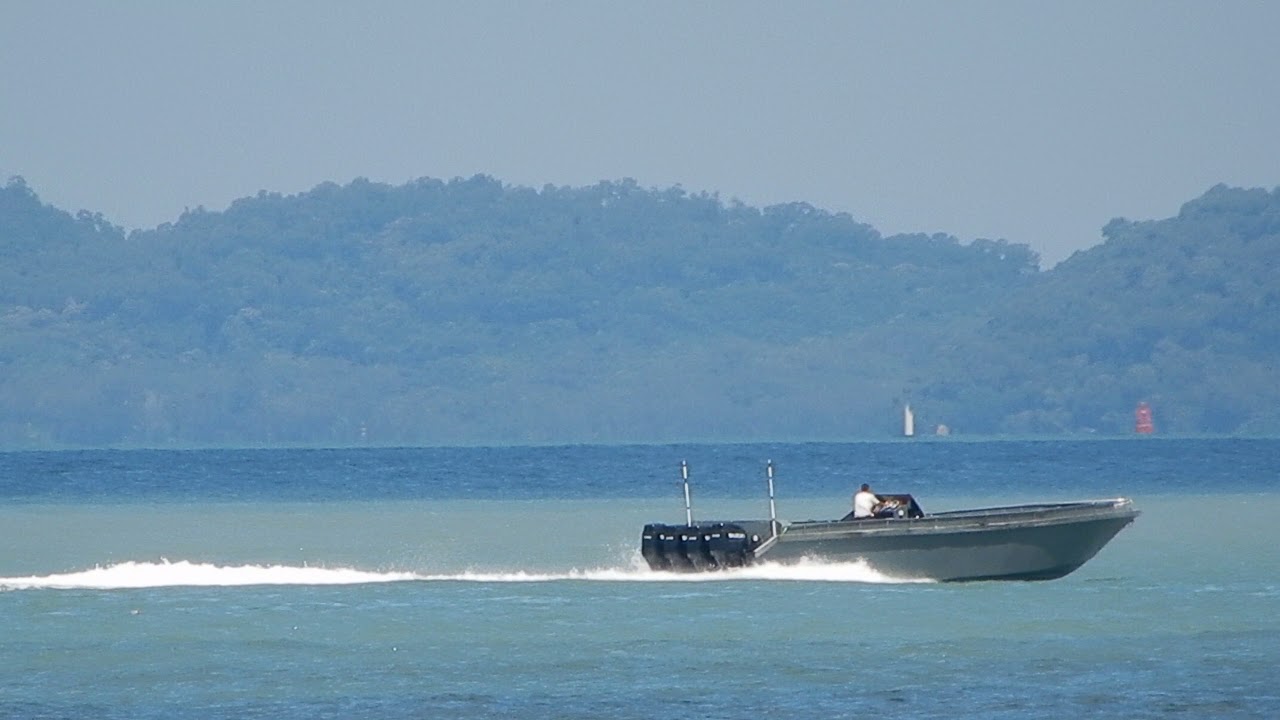 High-powered speedboat for smuggling @ Hong Kong 香港西部海域走私快艇(大飛) - YouTube