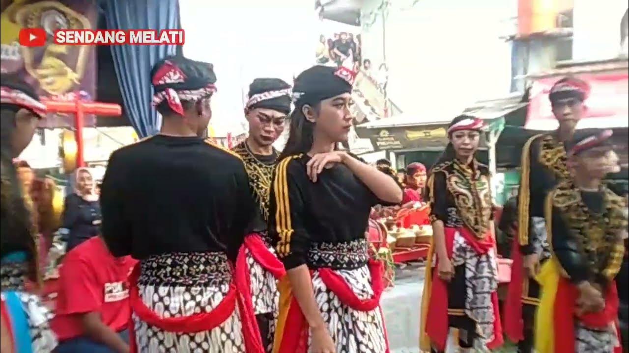 ebeg wahyu sekar sejati, tarian menjelang janturan - YouTube