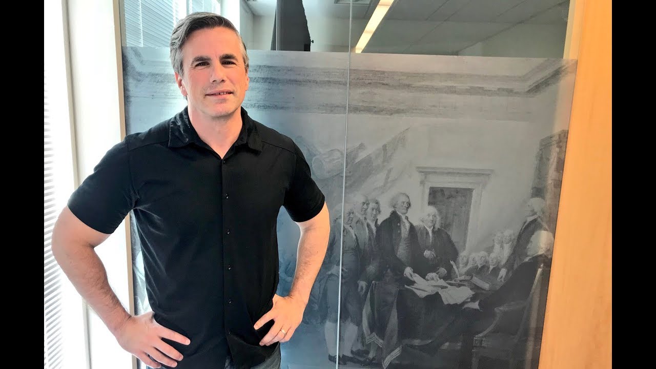 Tom Fitton on Clinton/Russia Scandal, FBI Coverup of Clinton/Lynch ...