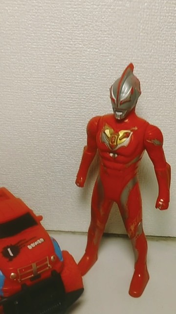Ultraman merah dengan mobilnya 🛻 #ultraman #ultramanzero #ultramangeed ...
