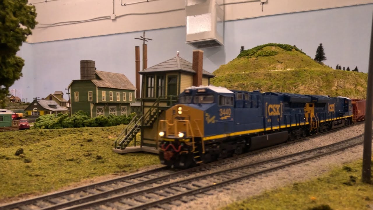 Is This A Realistic Model Railroad Layout? HO Scale CSX Freight Train ...
