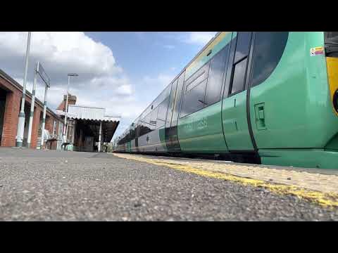 Dorking station train arrives at Leatherhead station - YouTube