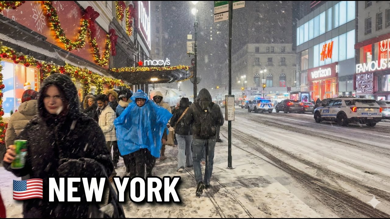 ️ SNOWY FRIDAY NIGHT IN NEW YORK CITY 🇺🇸 Walk in a Winter Snowstorm ...