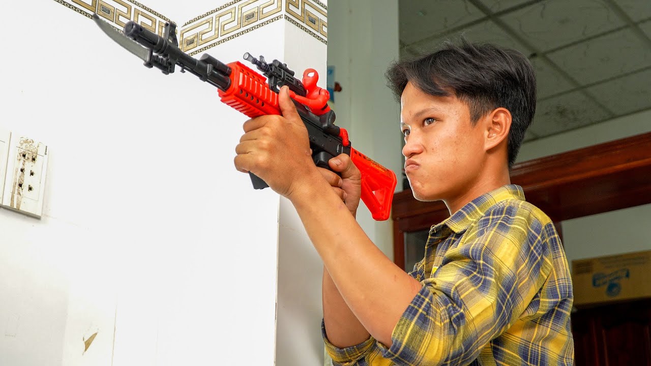 NERF WAR SUPER GUN BATTLE SHOT - YouTube