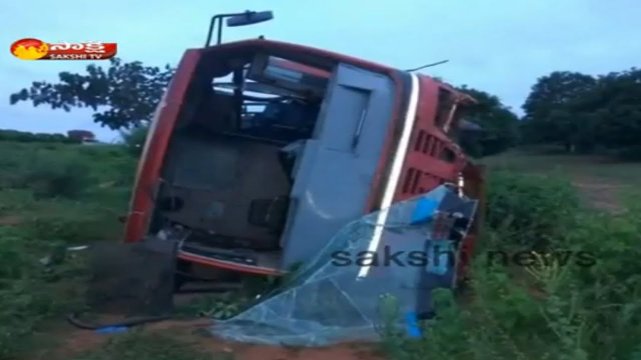 RTC Bus Rollover in Mahbubnagar District || Passengers Safe - Watch ...