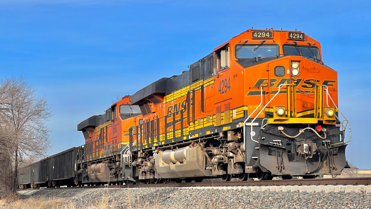 BNSF 4294 Leads H-DENAMS1-18A through Colorado Springs with D9 DPU! - YouTube