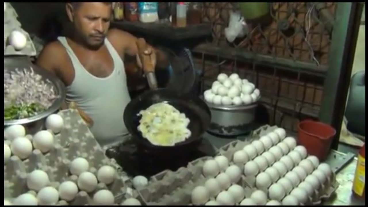 Amazing Man Cooking Egg Omelette | Indian Street Food - YouTube