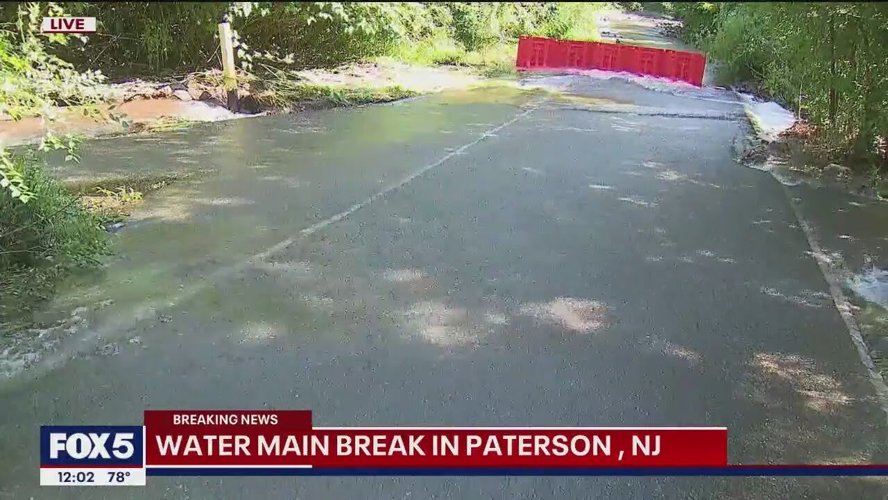 30-inch water main break in Paterson, NJ - YouTube