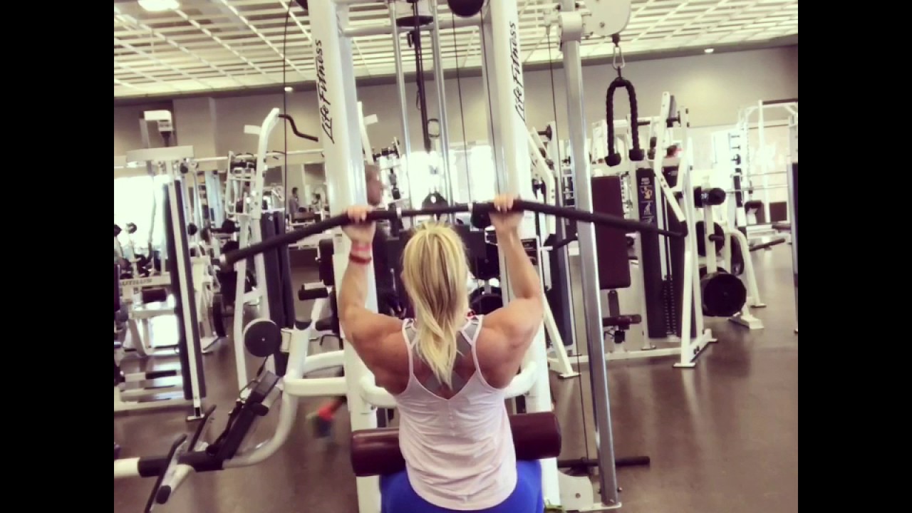 Underhand Lat Pulldown RIGHT WAY WRONG WAY video - YouTube