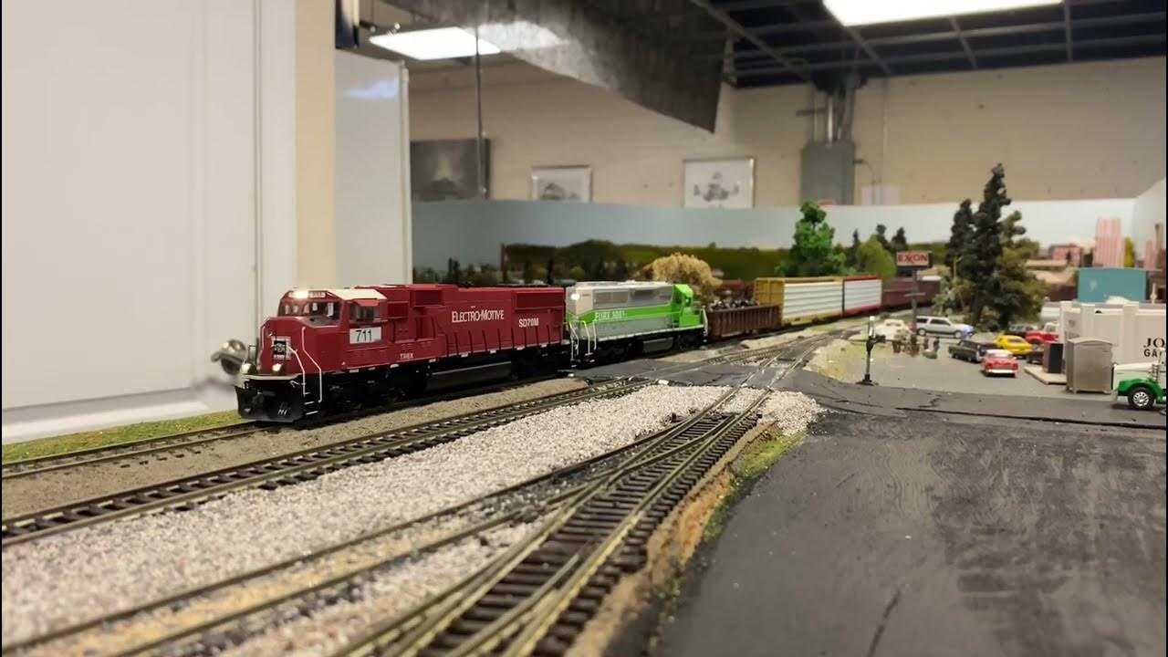 NS road local C37 lead by two leaser EMD units back in 2000 - YouTube