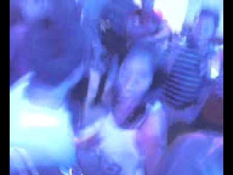 nemo bailando con la pata rota