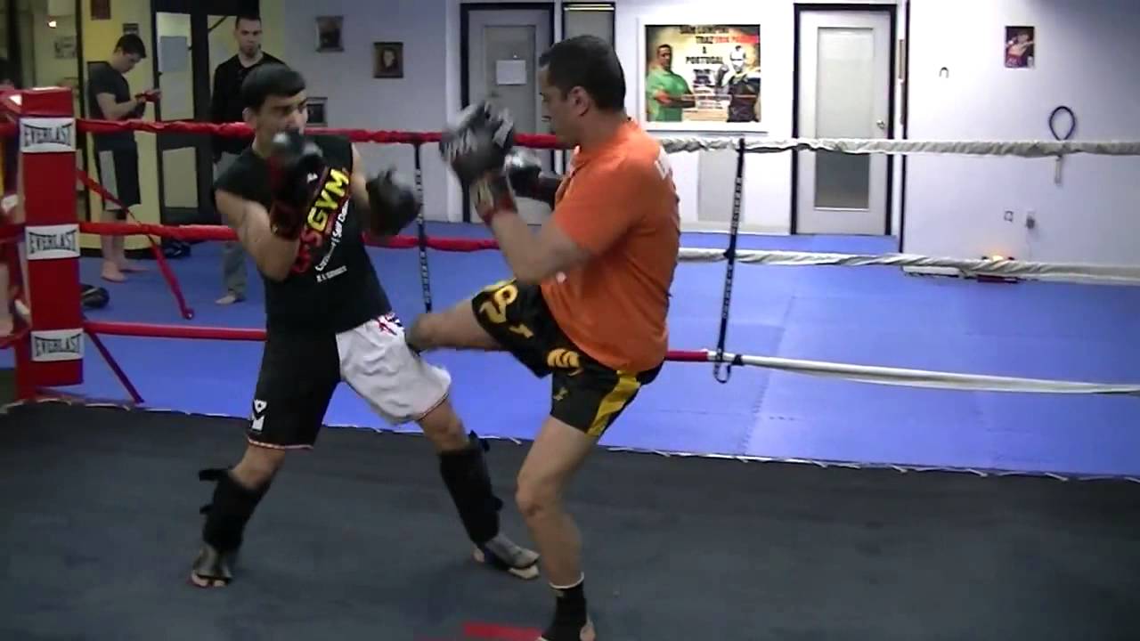 Sam Lumpini Muay Thai - YouTube