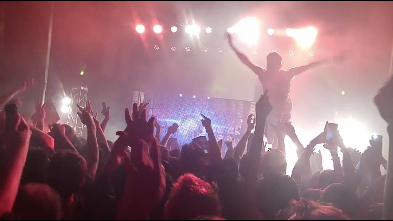 The Chainsmokers - Kanye - Penn State Nittany Block Party 2015 - YouTube