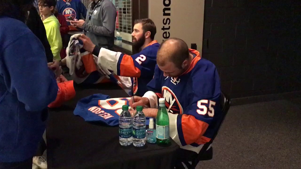 Johnny Boychuk and Nick Leddy Signing Autographs - YouTube