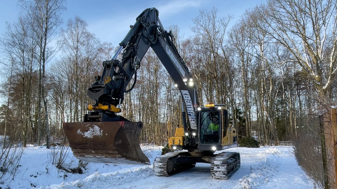 Köp Grävmaskin Volvo EC 220DL på Klaravik - YouTube