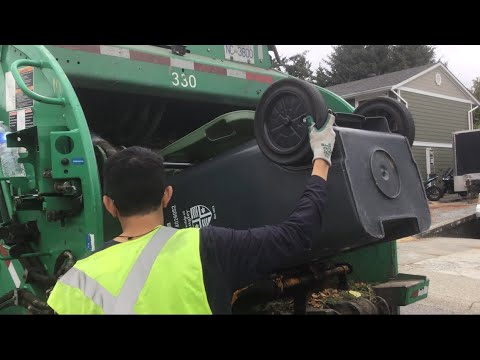 Sierra Waste Services Limited Leach Rollins 2R-lll Rear Loader 330 on ...